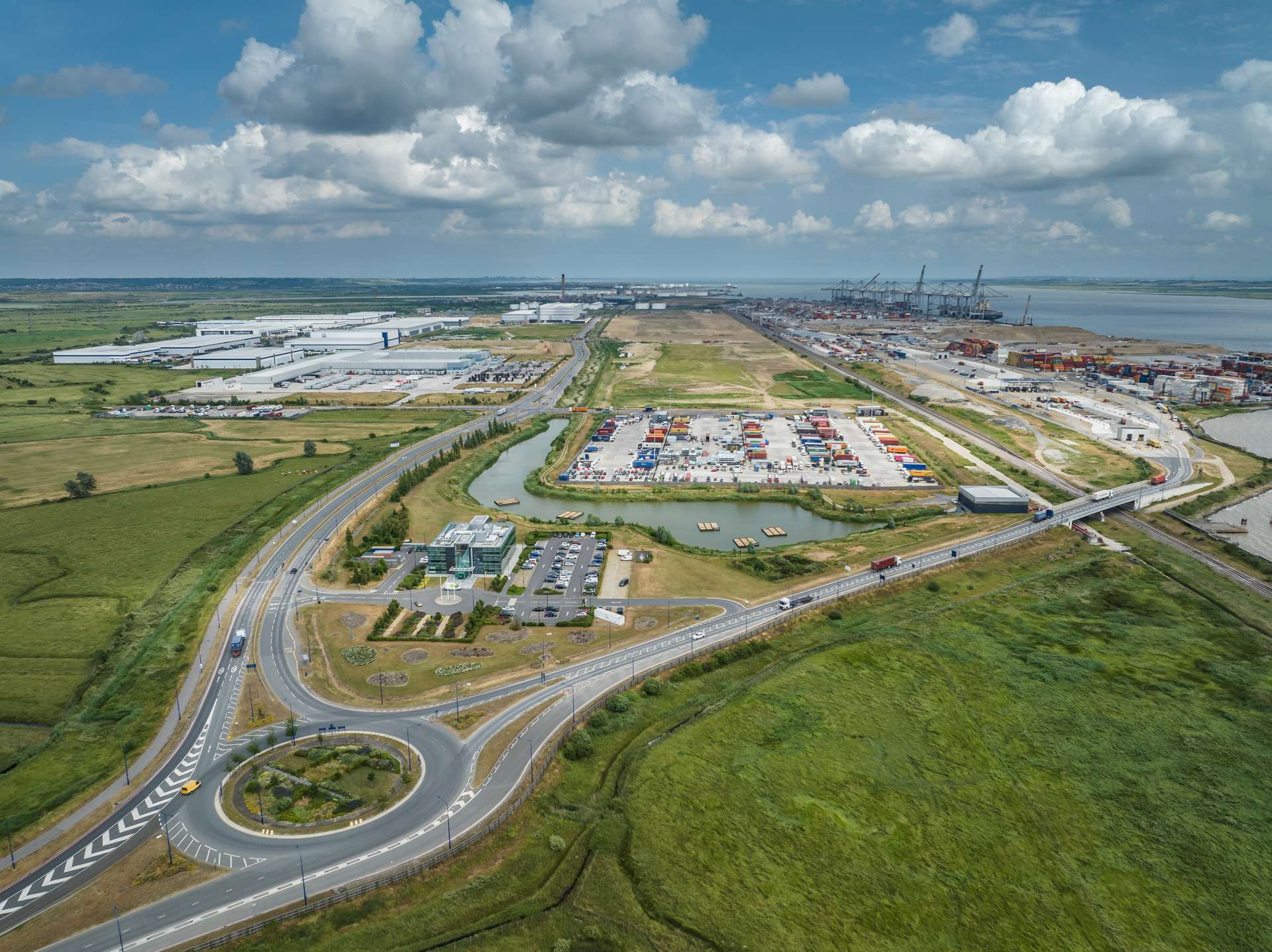 DP World London Gateway Logistics Park, Stanford-le-Hope, Essex, SS17 ...