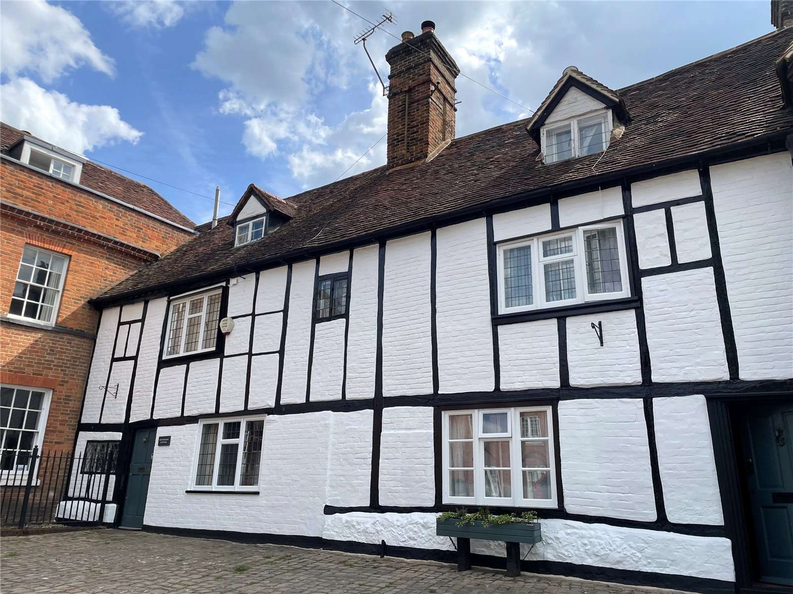 The Broadway, Amersham, Buckinghamshire, HP7 0HJ | Property to rent ...