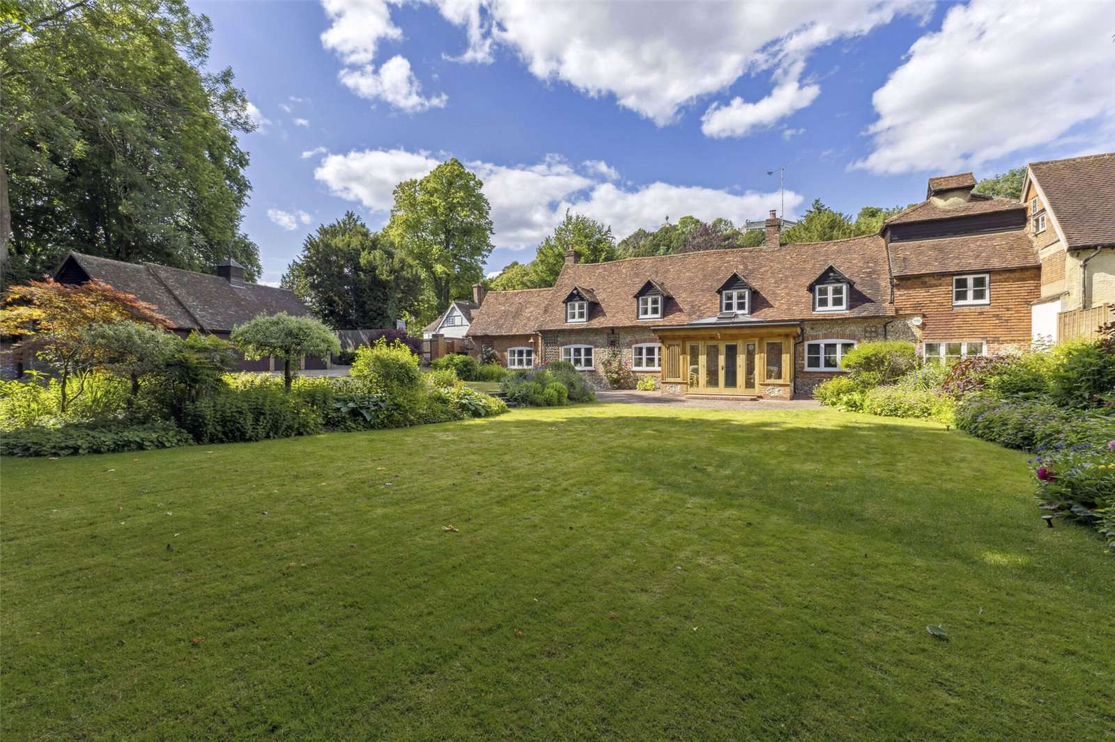 High Street, West Wycombe, High Wycombe, Buckinghamshire, HP14 3AE ...