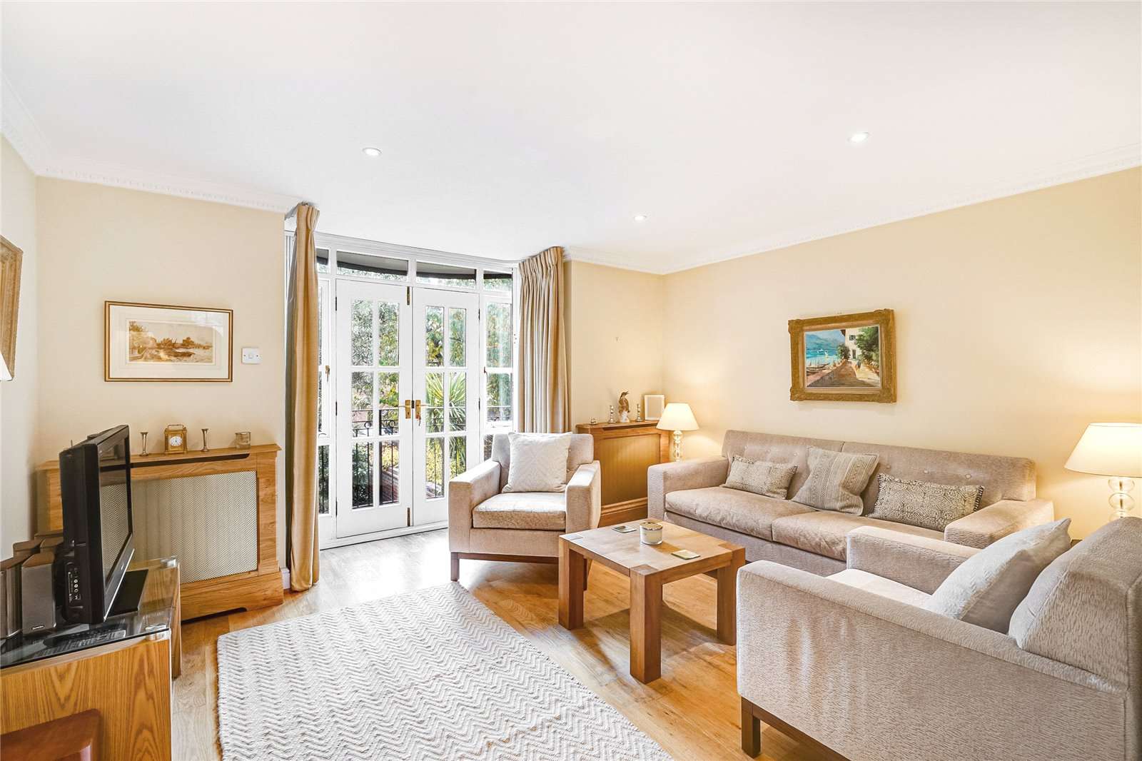 Four bedroom houses for sale in Chelsea, London | Savills