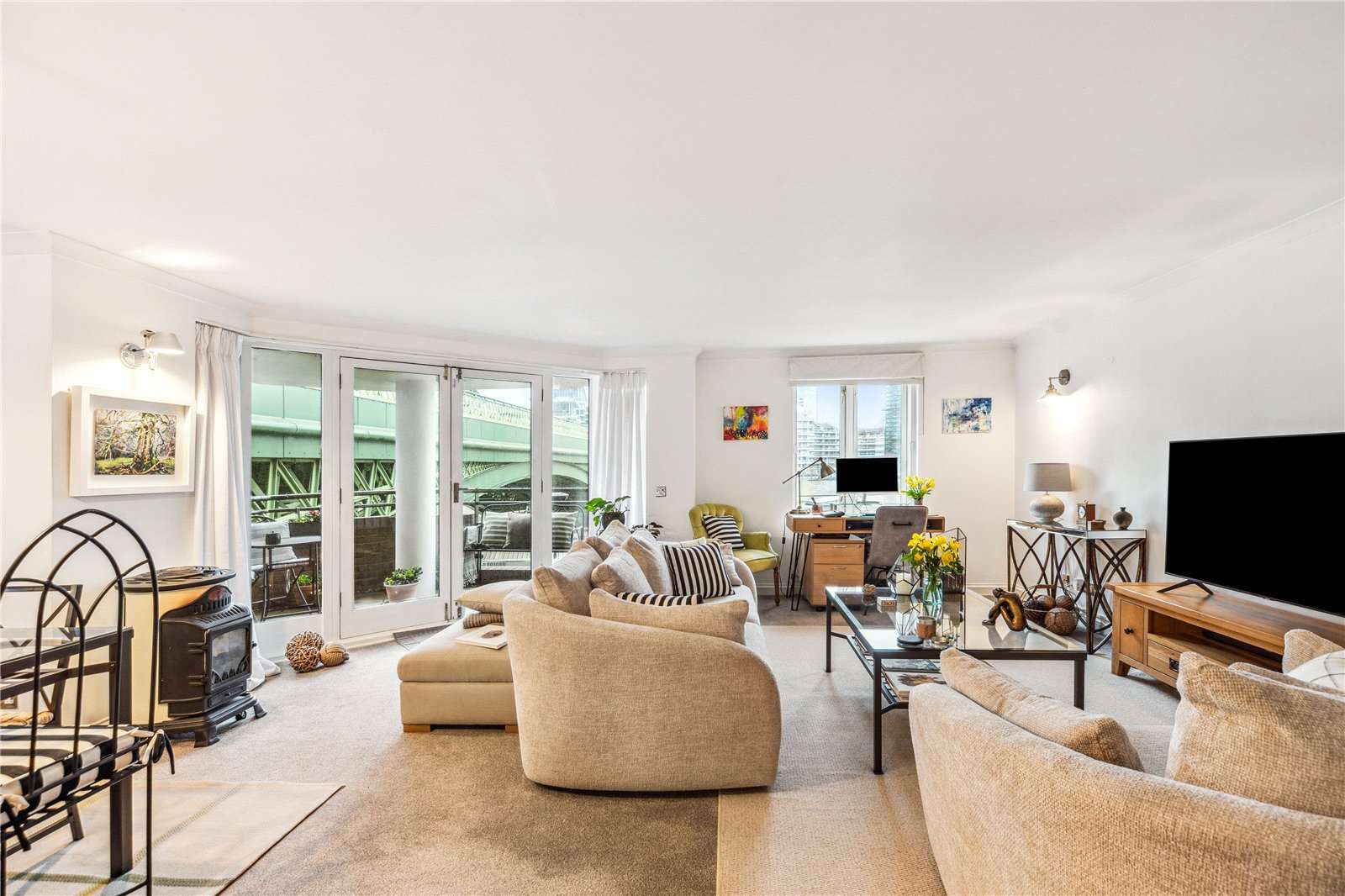 Groveside Court, 4 Lombard Road, London, SW11 3RQ | คุณสมบัติ รอขาย ...