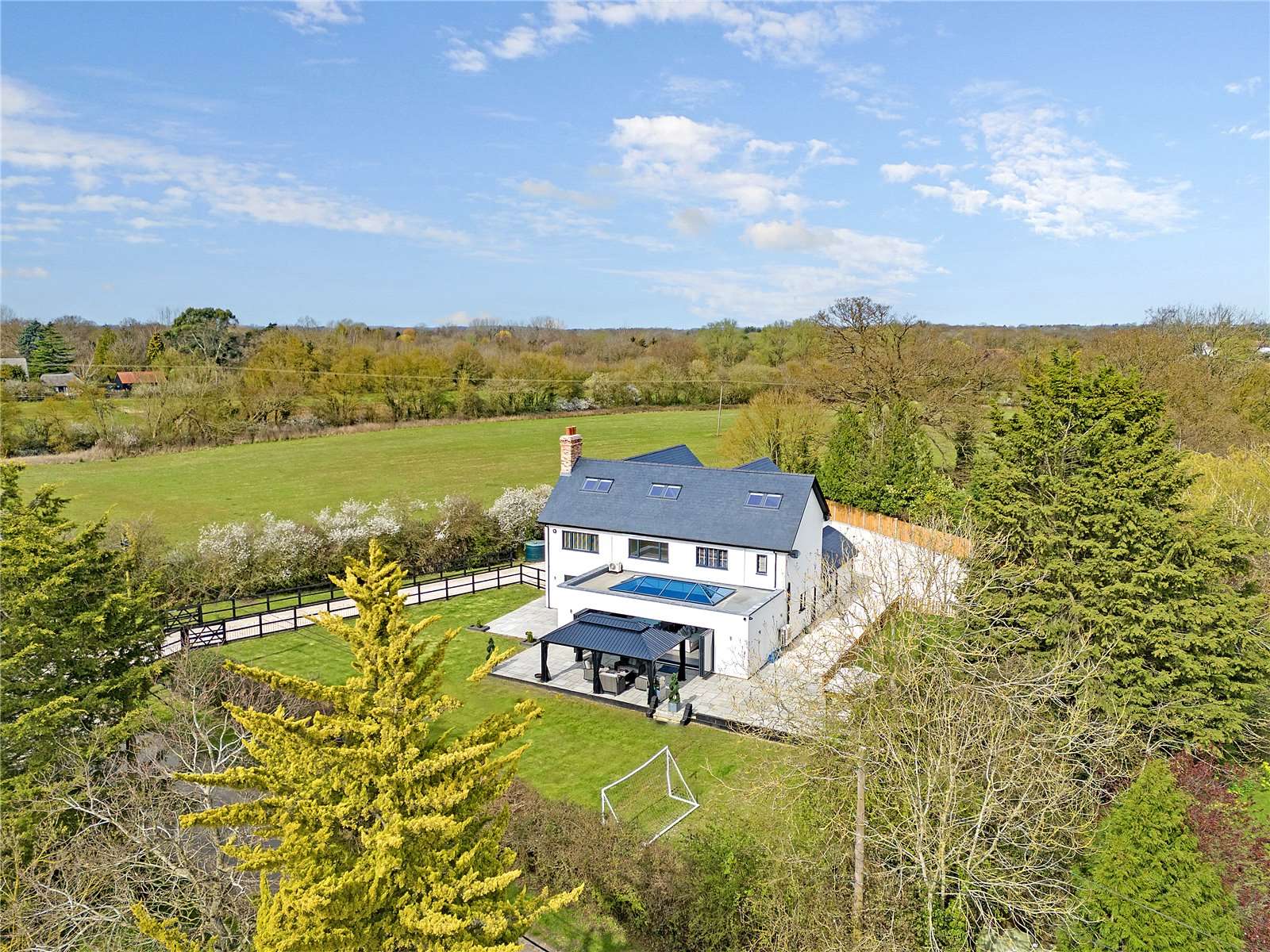 Mole Hill Green, Felsted, Dunmow, Essex, CM6 3JP | Property for sale ...