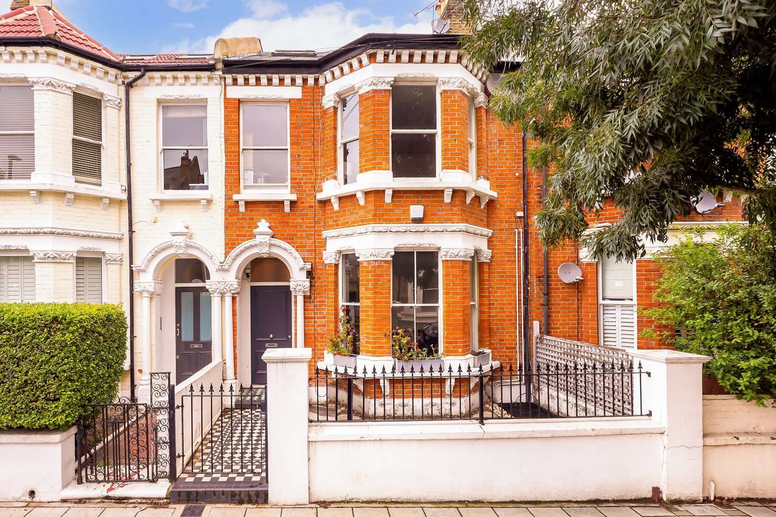 Sarsfeld Road, London, SW12 8HT | Property for sale | Savills