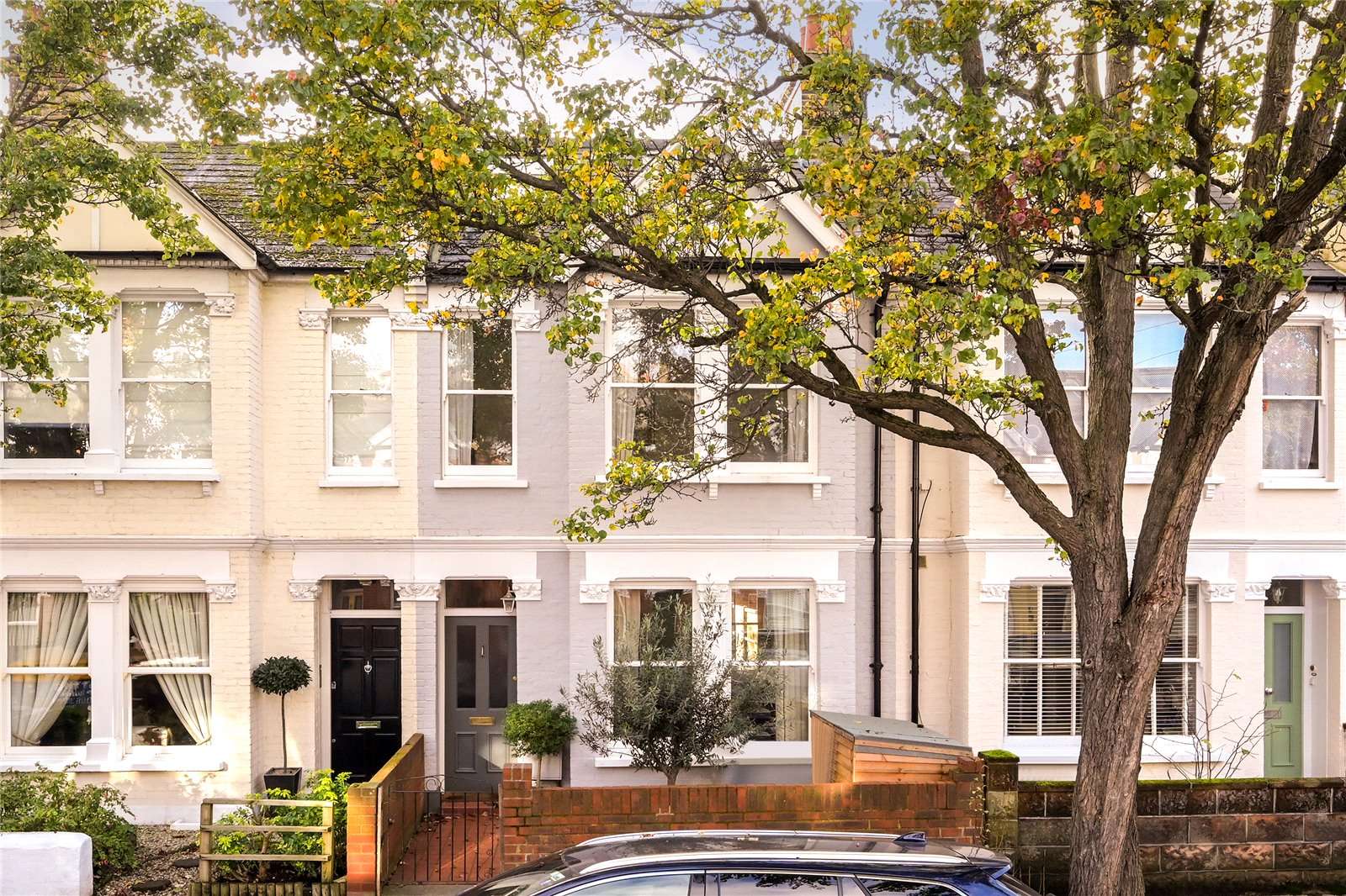 Four bedroom houses for sale in London, England | Savills