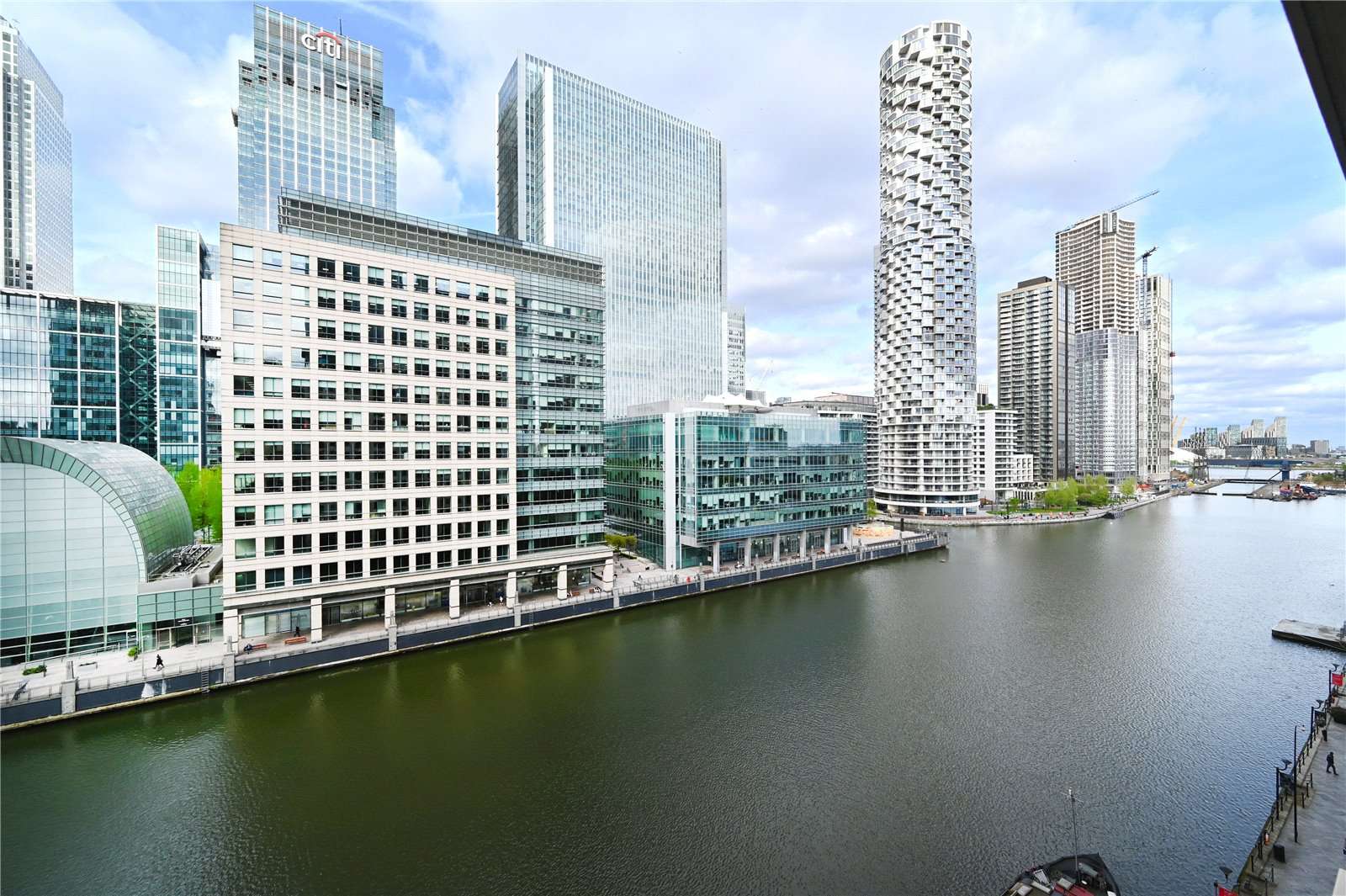 Discovery Dock Apartments, 3 South Quay Square, Canary Wharf, London ...