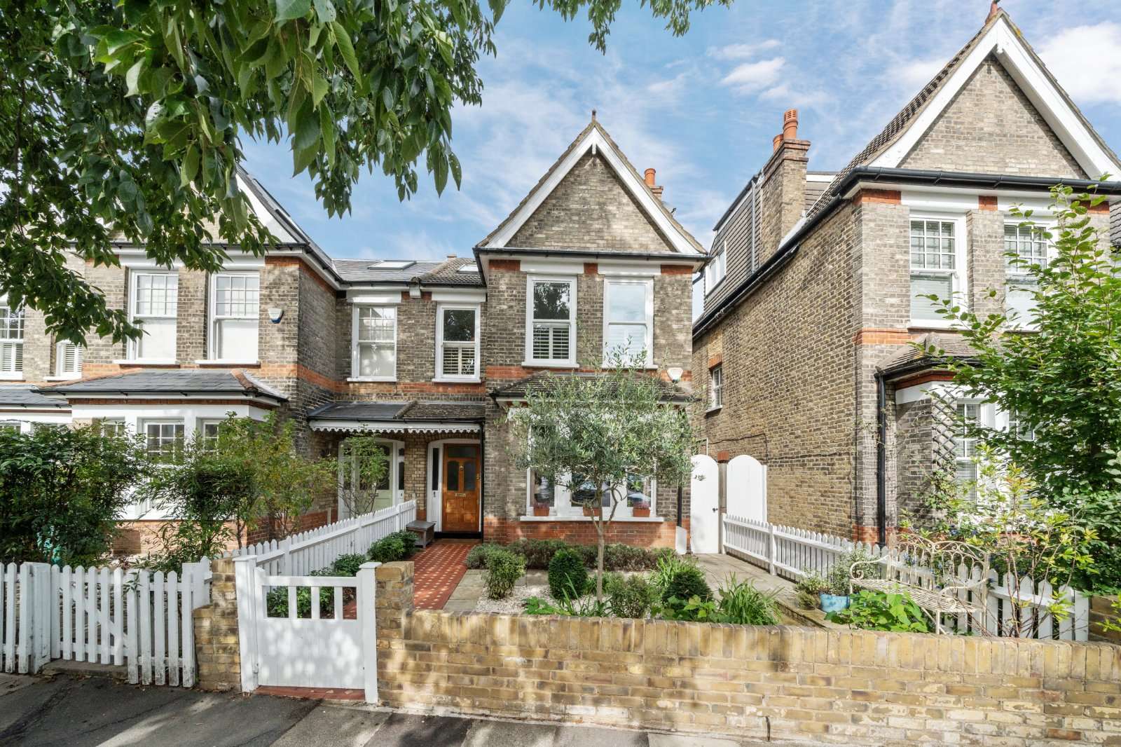 Four bedroom houses for sale in SW14, England | Savills