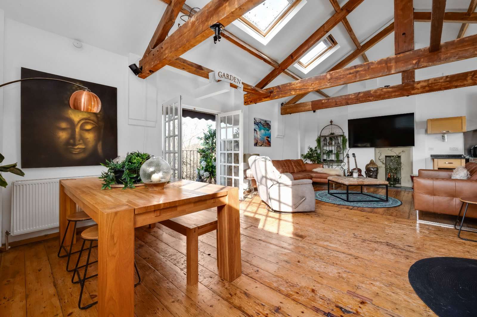 Bridge Road, East Molesey, Surrey, KT8 9ER | Property for sale | Savills