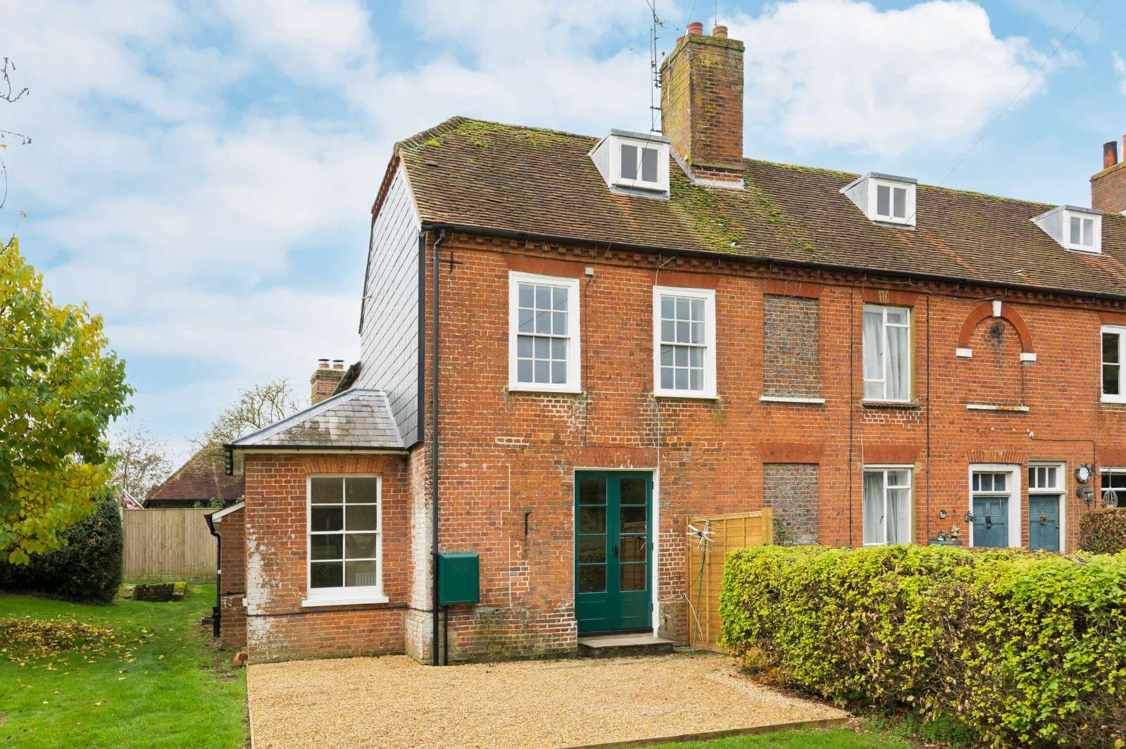 Hole Lane, Farnham, Hampshire, GU10 5HE | Property to rent | Savills