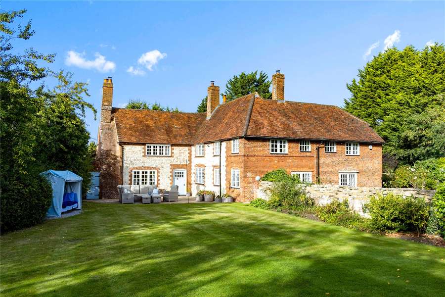 Tongham Road, Farnham, Surrey, GU10 1PJ | Property for sale | Savills