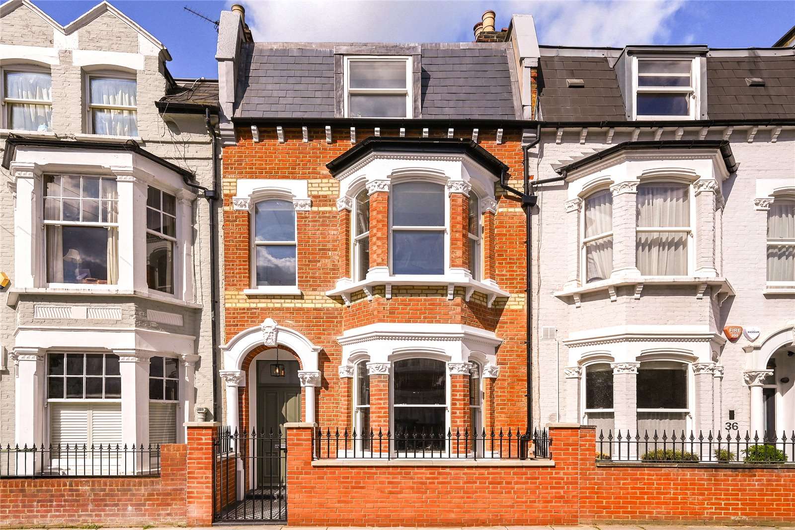 Broomhouse Road, London, SW6 3QX | Properti dijual | Savills
