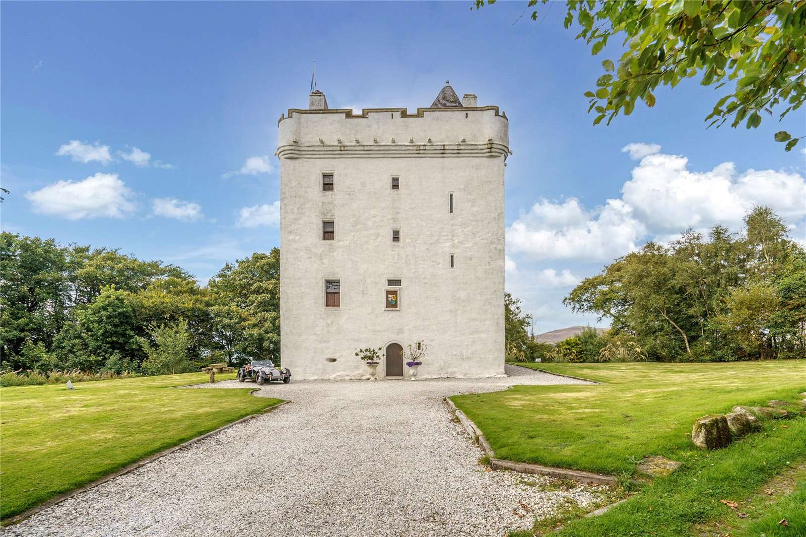 Law Castle, West Kilbride, North Ayrshire, KA23 9PB | プロパティ - 販売 | Savills