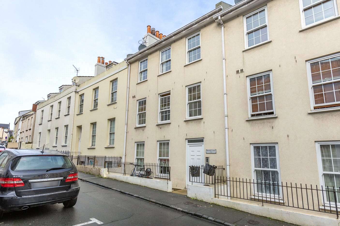 8 Herald Court, 18 Victoria Road, St Peter Port, GY1 1HU | Property to ...