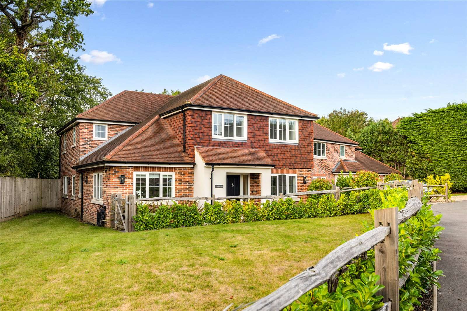 Frog Grove Lane, Wood Street Village, Guildford, Surrey, GU3 3HD ...