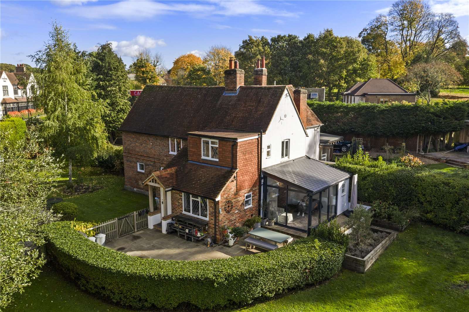 Domy na prodej v Merrow, Surrey | Savills