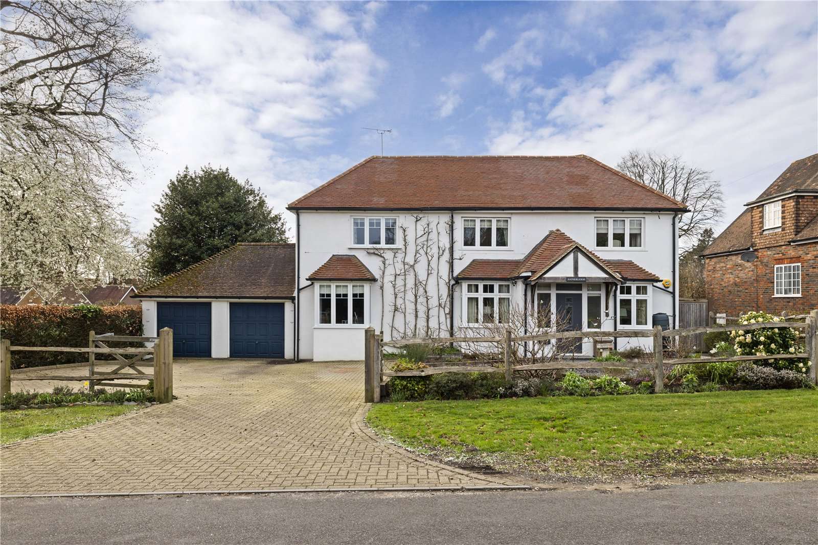 Old Haslemere Road, Haslemere, Surrey, GU27 2NN | Property for sale ...