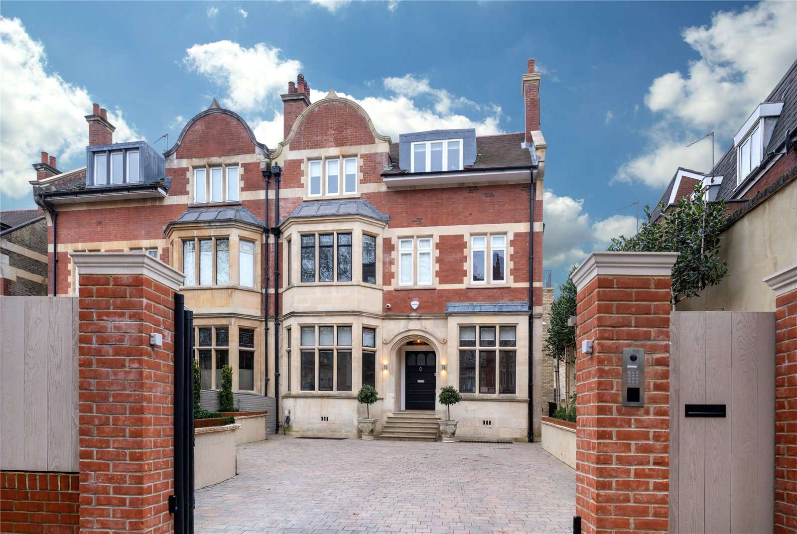 Rosslyn Hill, London, NW3 5UQ | คุณสมบัติ รอขาย | Savills