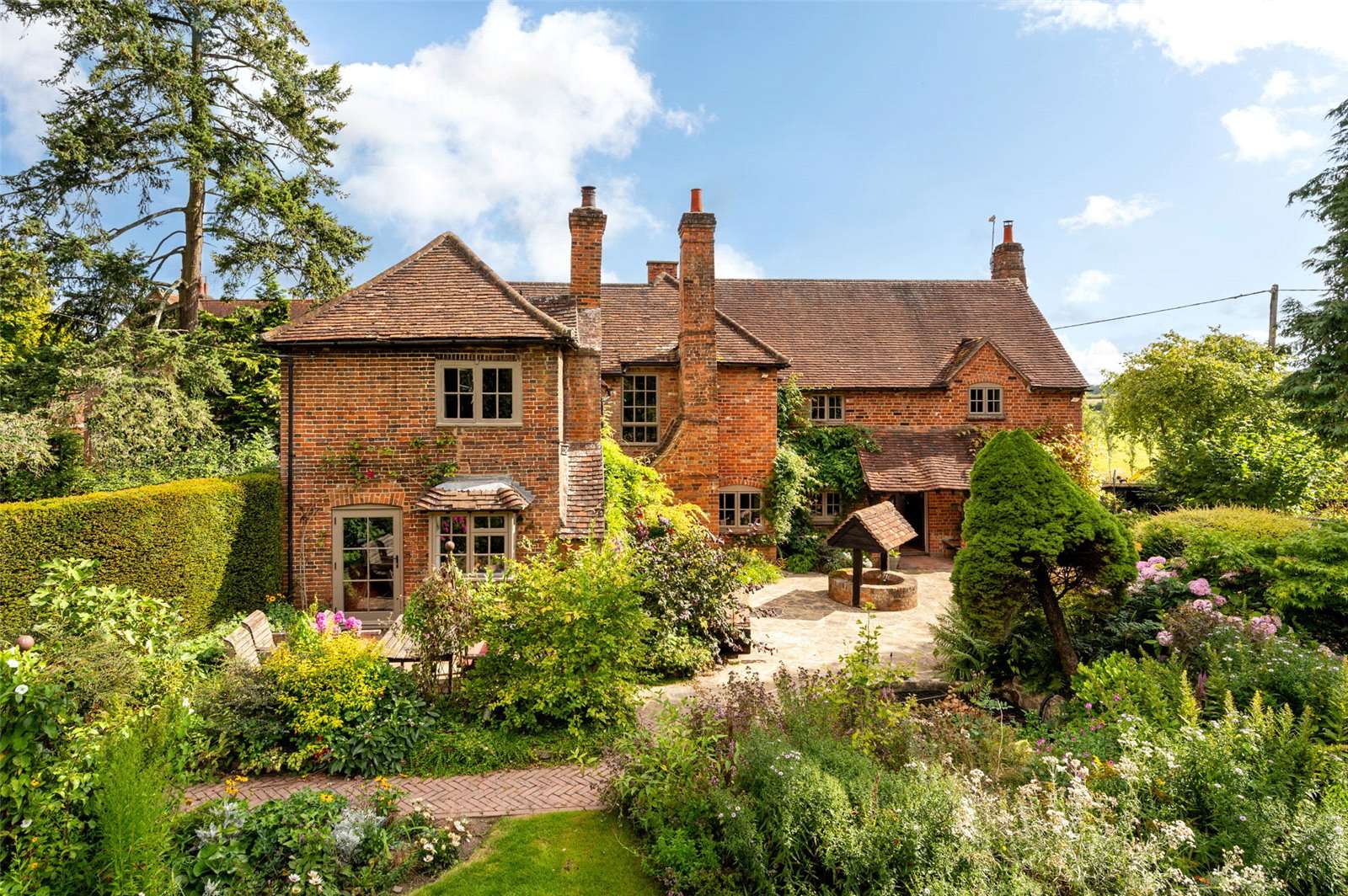 Houses for sale in Great Kingshill, Buckinghamshire | Savills