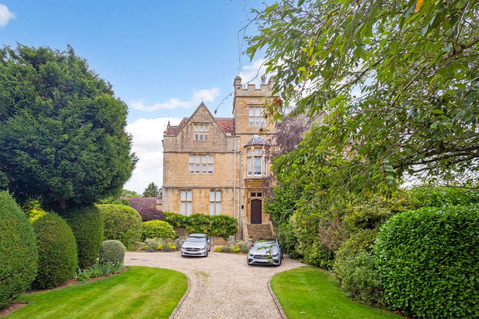 Three bedroom houses for sale in Vale Of Evesham, England | Savills