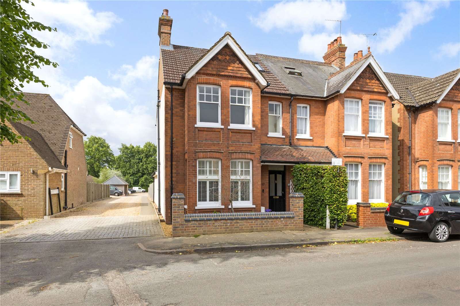 Savills | اثنان bedroom house للبيع في Woodside, Hertfordshire AL9