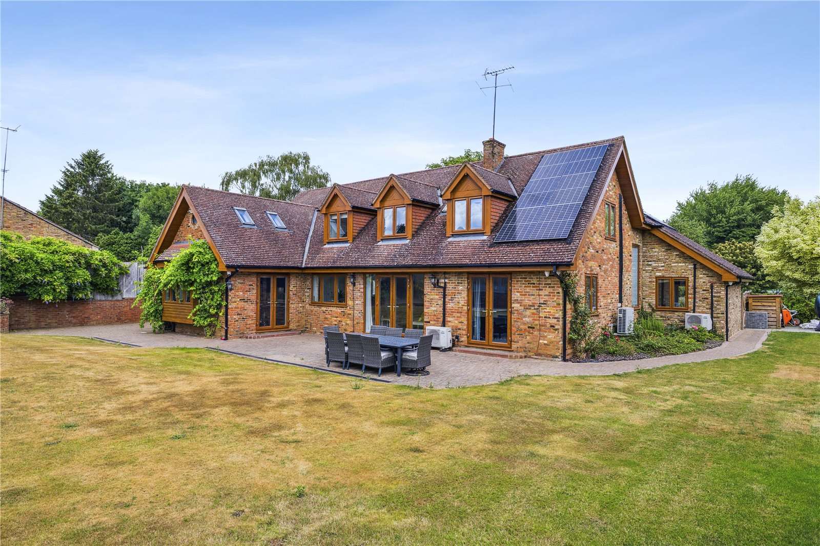 Potten End Hill, Water End, Hemel Hempstead, Hertfordshire, HP1 3BN ...