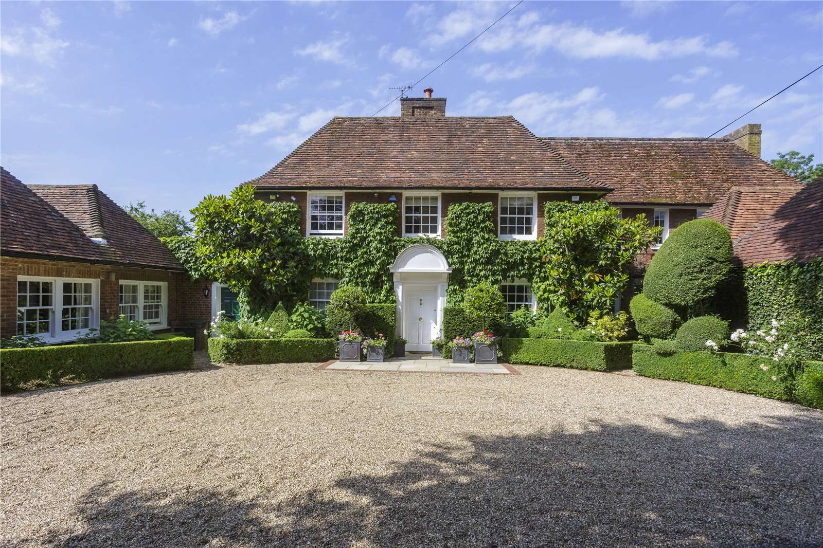 Village Road, Denham, Uxbridge, Buckinghamshire, UB9 5BE | คุณสมบัติ รอ ...