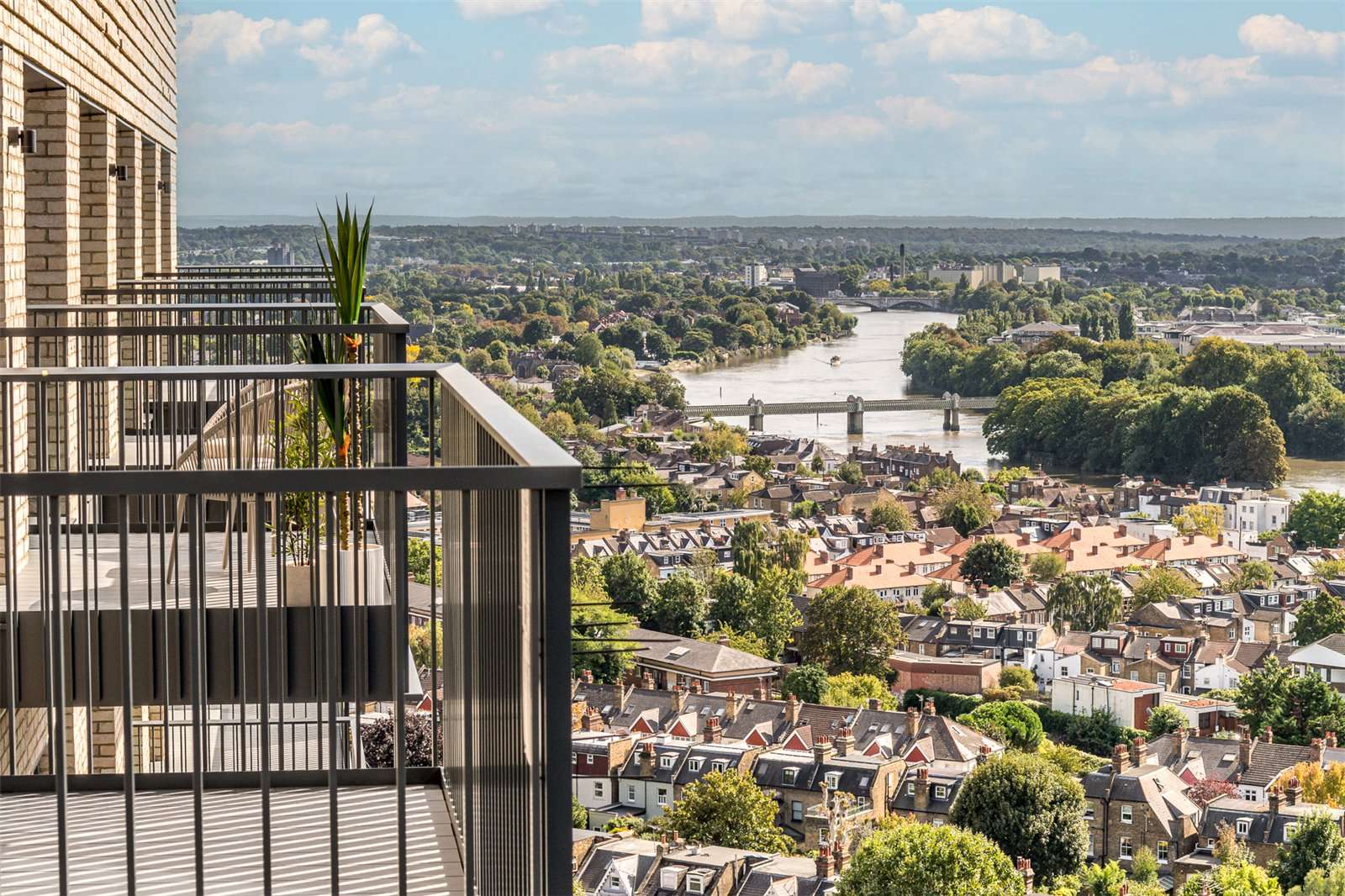 Kew Bridge Rise, Capital Interchange Way, TW8 0EX | New Homes & New ...