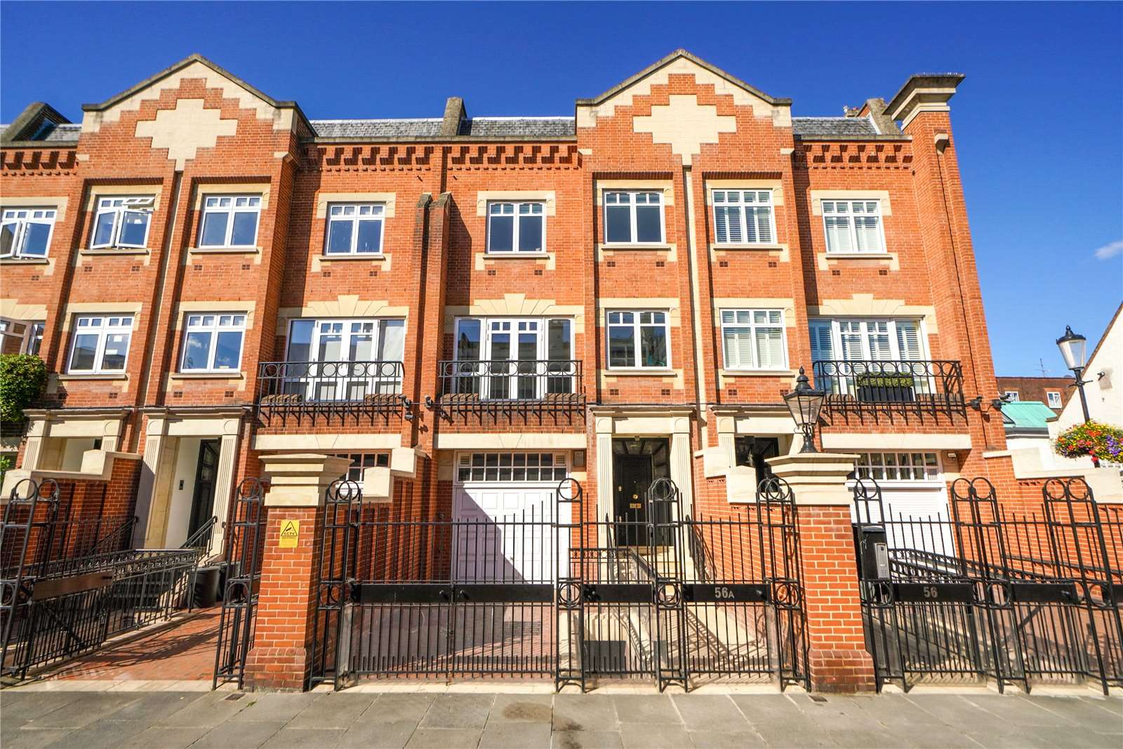 Hus till salu i Battersea Park Station, London, England | Savills