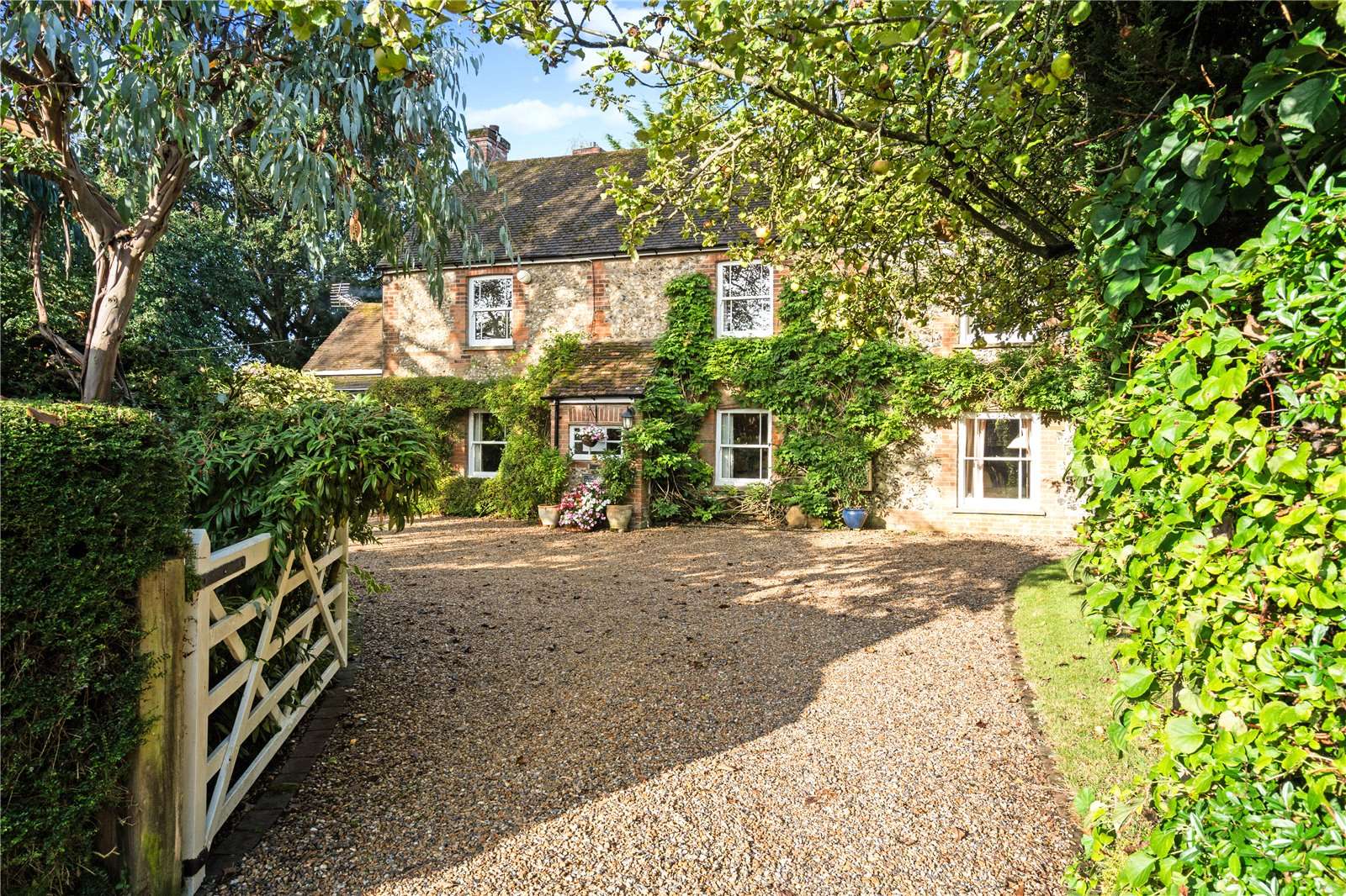Houses for sale in Great Kingshill, Buckinghamshire | Savills