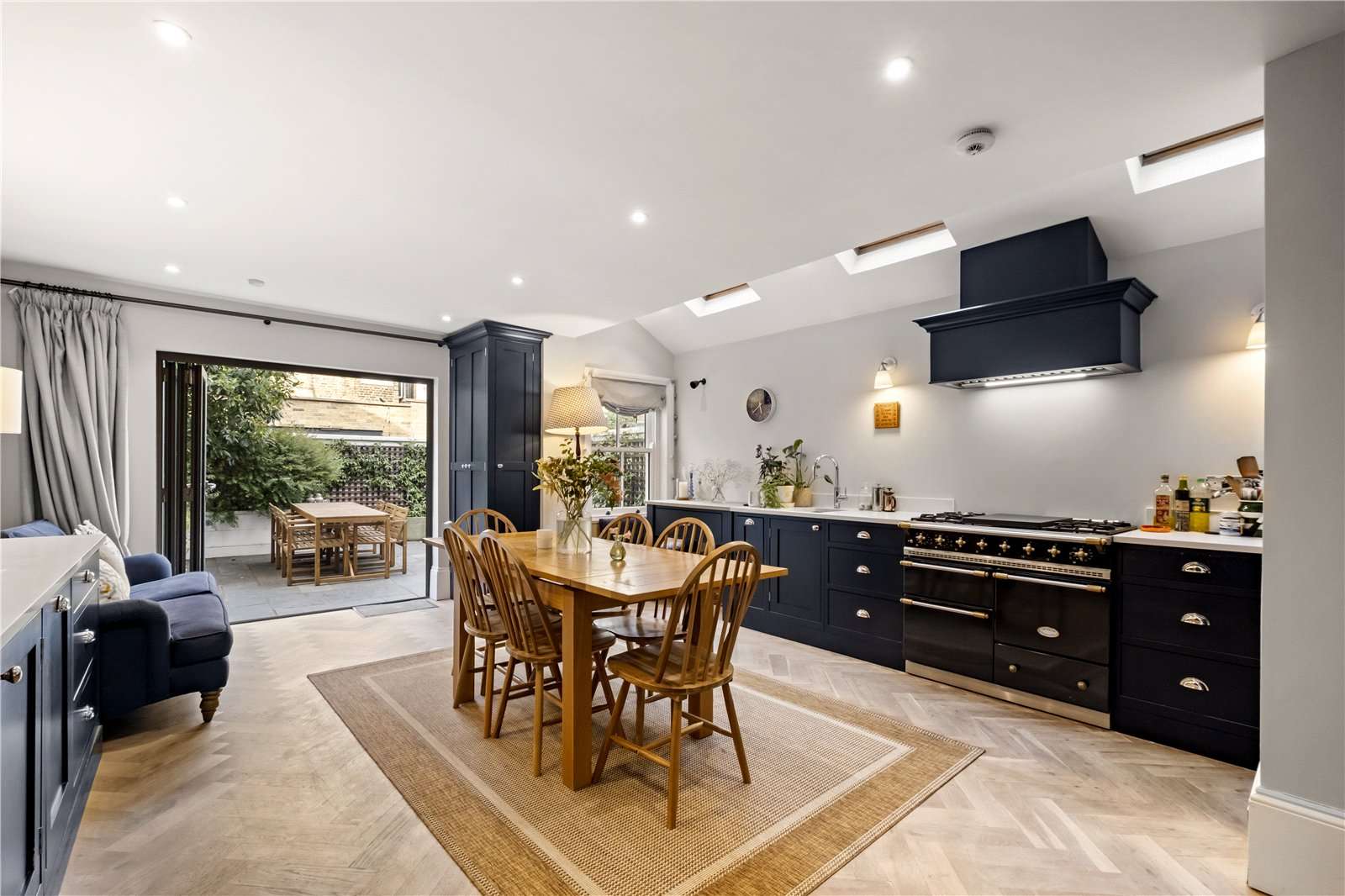 Stormont Road, London, SW11 5EJ | Property to rent | Savills