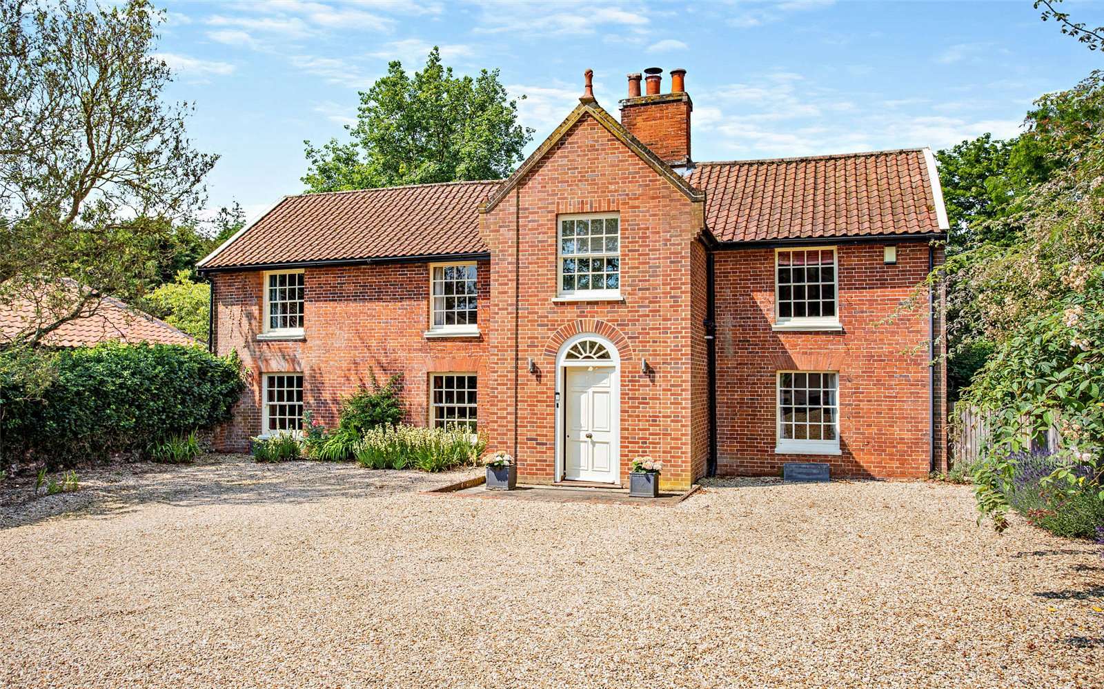 Mill Lane, Snetterton, Norwich, Norfolk, NR16 2LQ | プロパティ - 販売 | Savills
