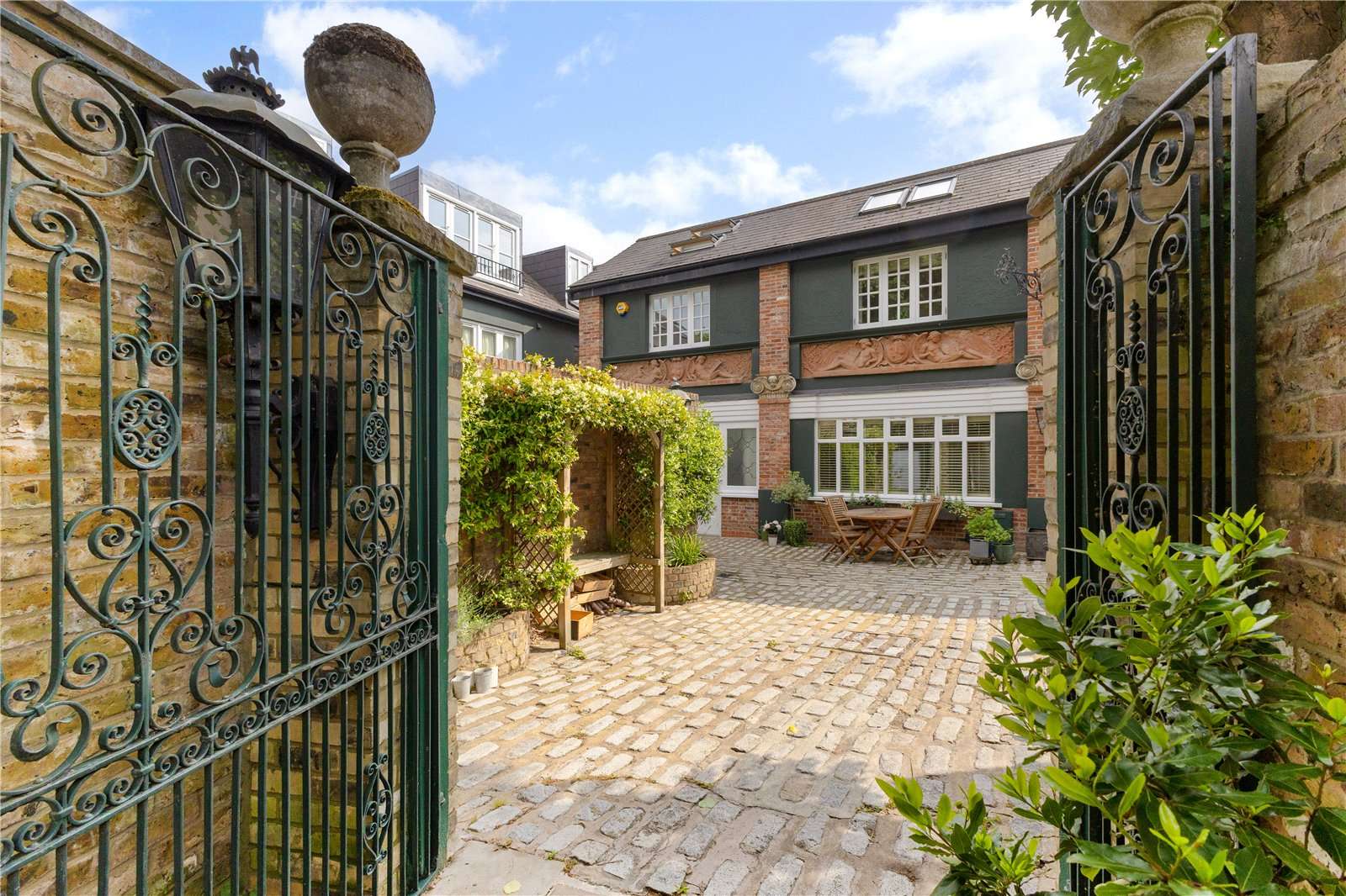 Thornhill Mews, Deodar Road, Putney, London, SW15 2NE | Property for ...