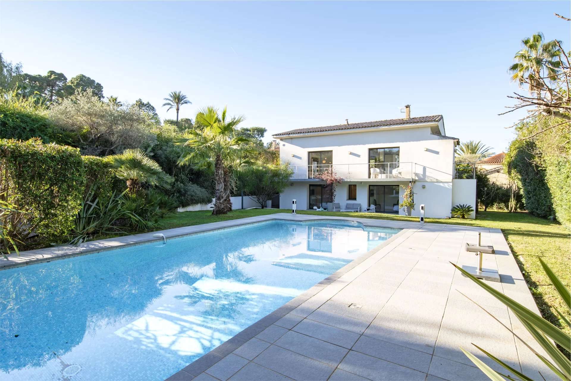 Cap d'Antibes, Antibes, Alpes-Maritimes, 06160 | Property to rent | Savills