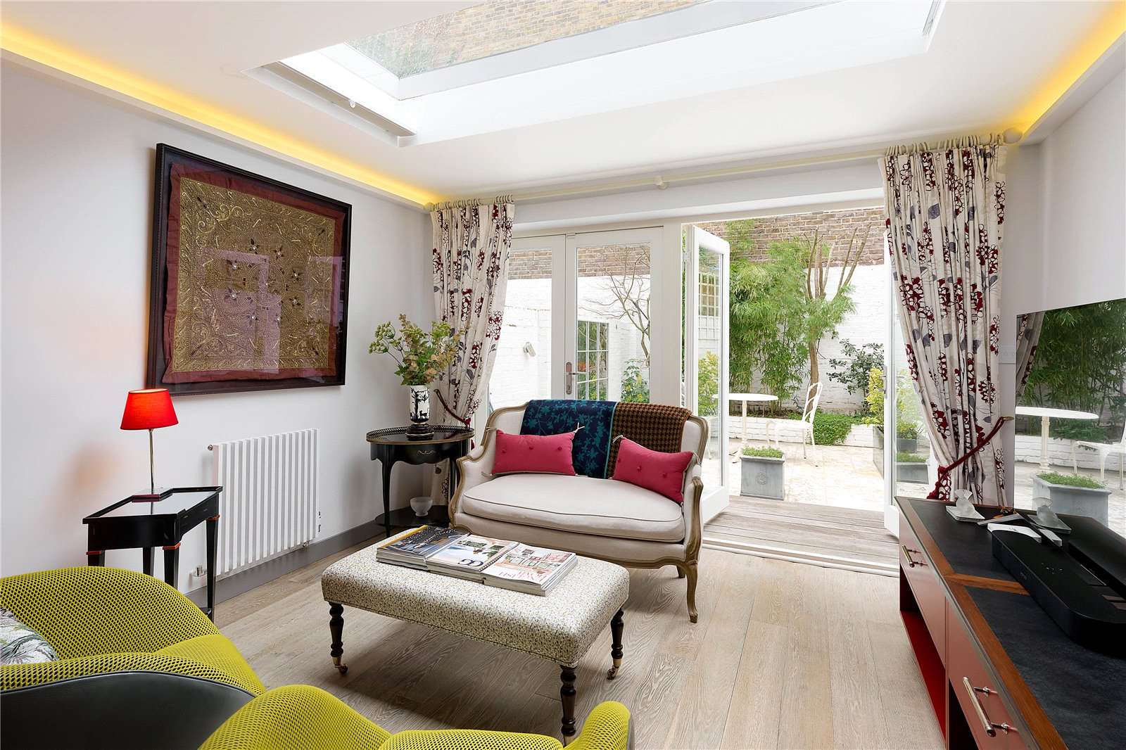 Three bedroom houses for sale in SW1, England | Savills