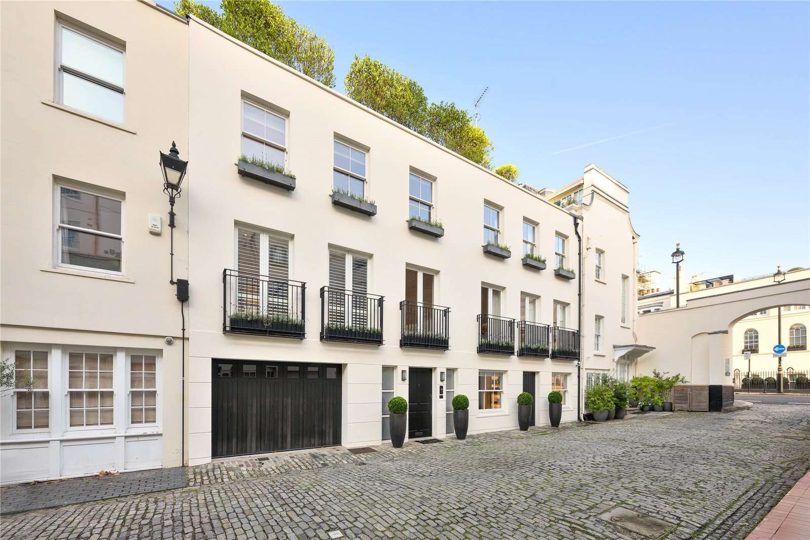Three bedroom houses for sale in SW1, England | Savills