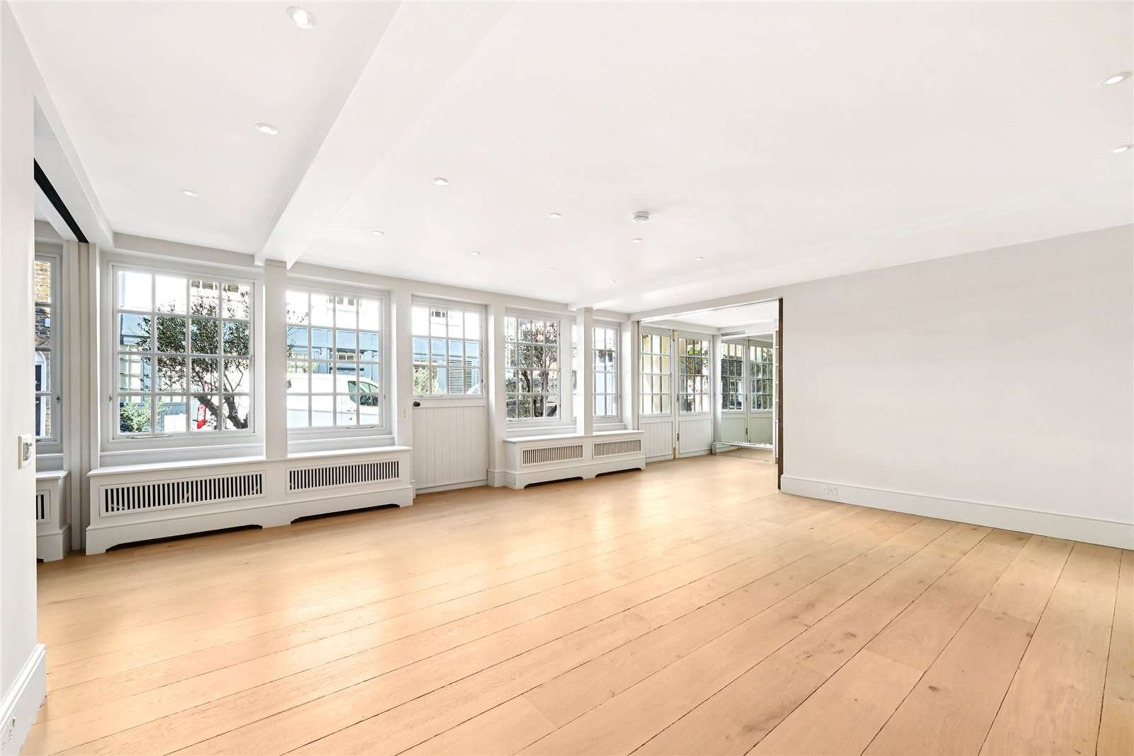 Old Barrack Yard, London, SW1X 7NP | Własność na wynajem | Savills