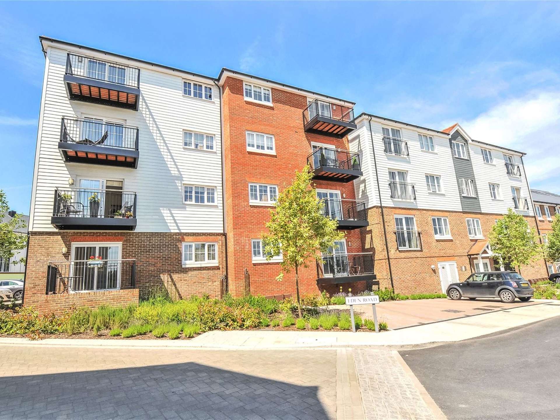 Eden Road, Dunton Green, Sevenoaks, Kent, TN14 5FR | 임대용 특성 | Savills