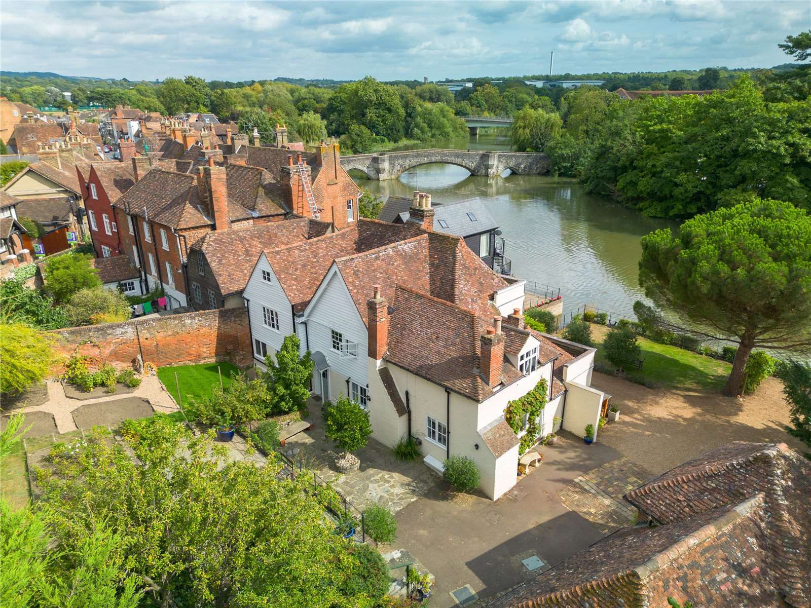 High Street, Aylesford, Kent, ME20 7AY | Property to rent | Savills
