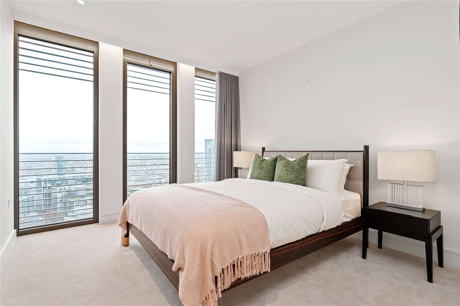 Houndsditch, London, EC3A 7AB | New homes to rent | Savills