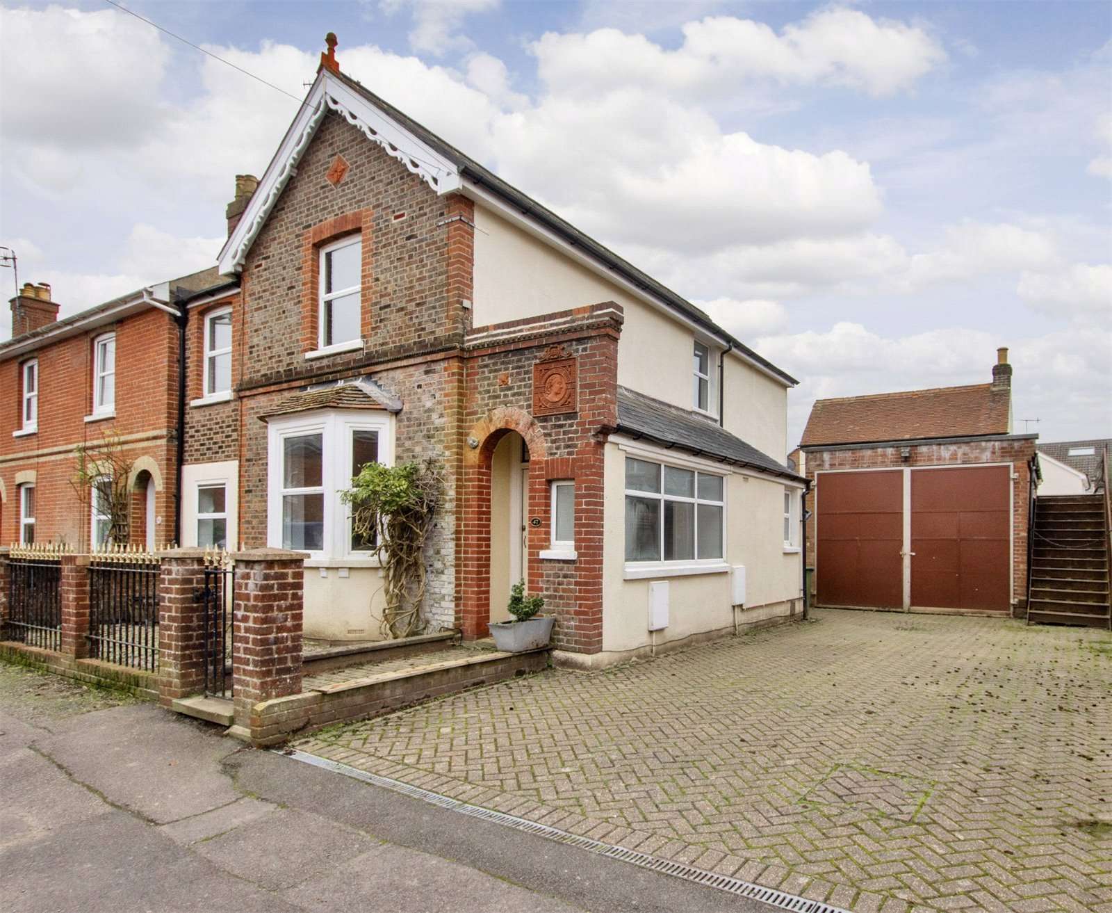 Four bedroom houses for sale in Brasted Chart, Kent | Savills