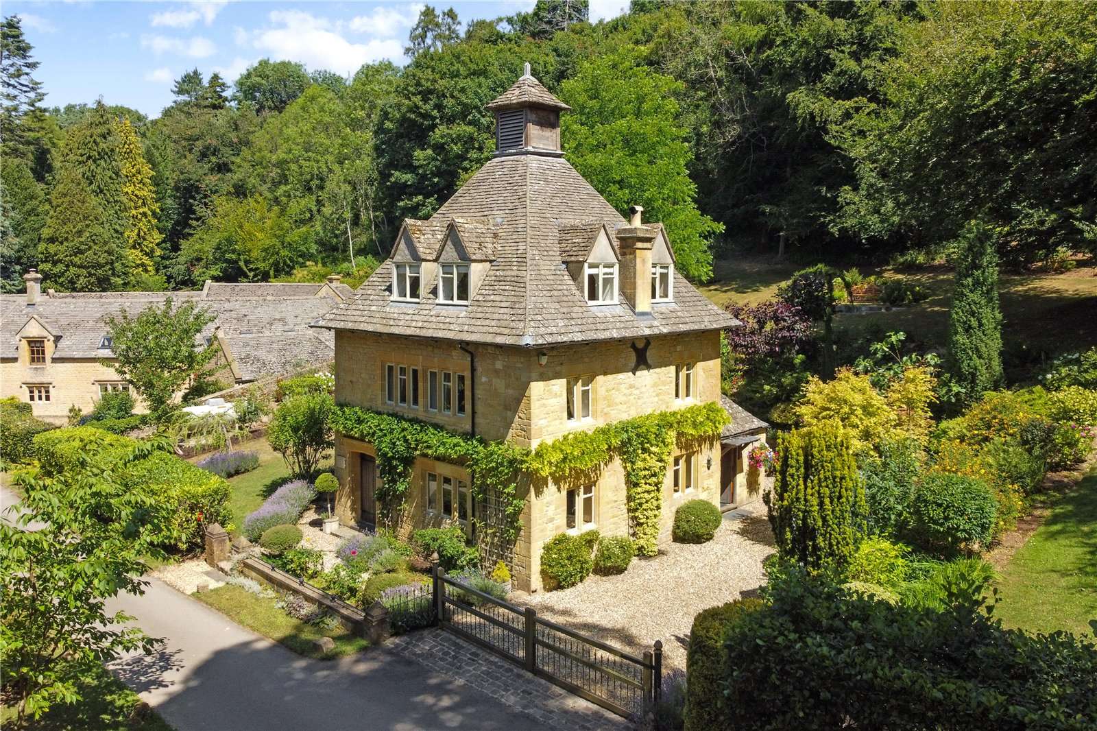 Middle Hill, Broadway, Worcestershire, WR12 7LA | Property to rent ...