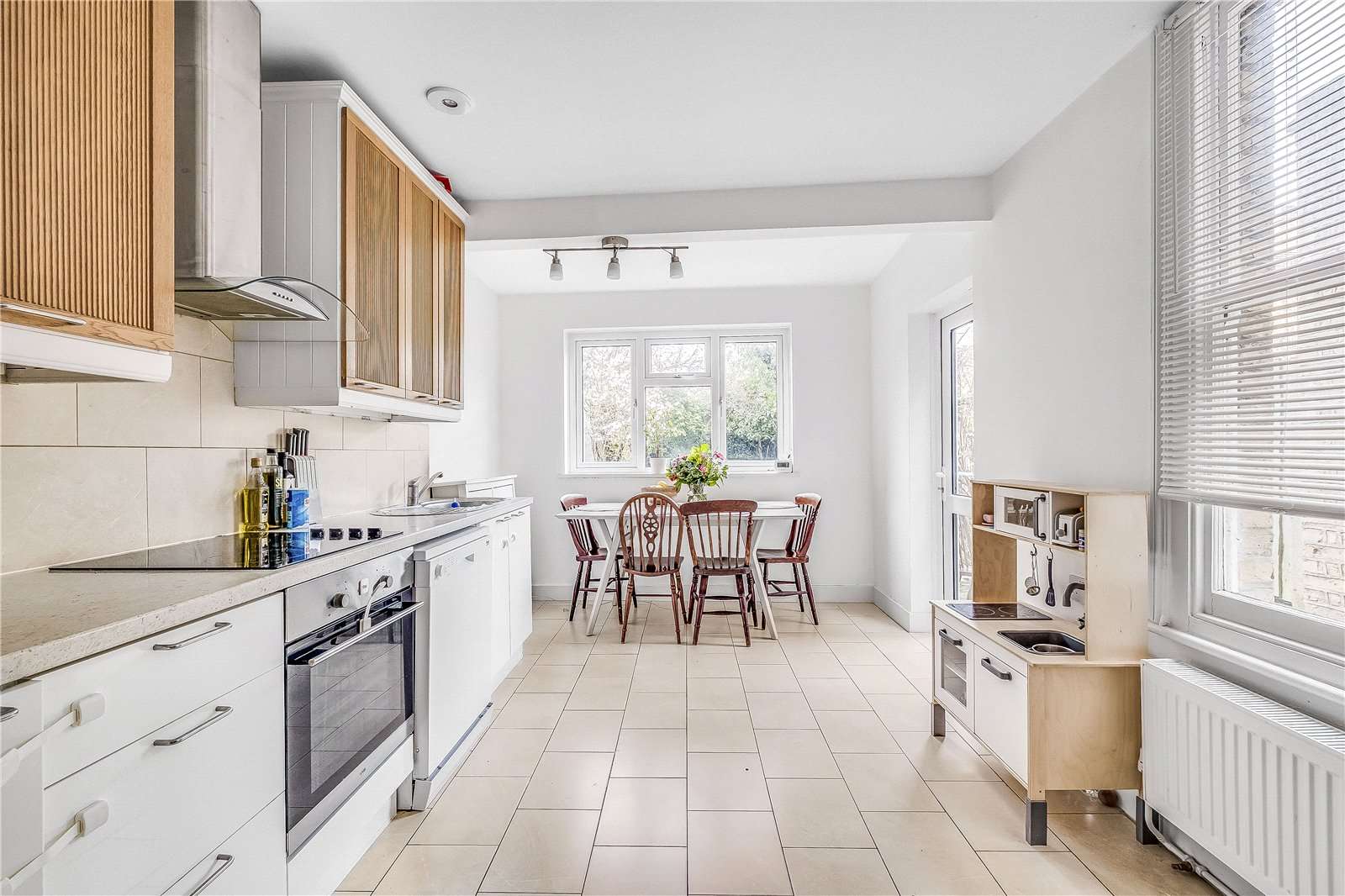 Houses to rent in UK | Savills