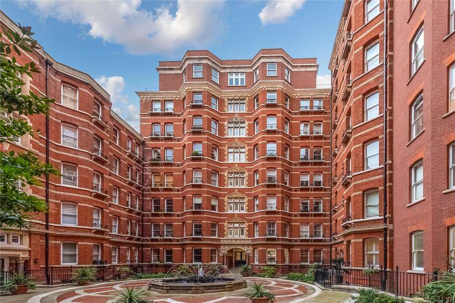 What are the "Victory Mansions" in the book 1984? : r/EnglishLearning