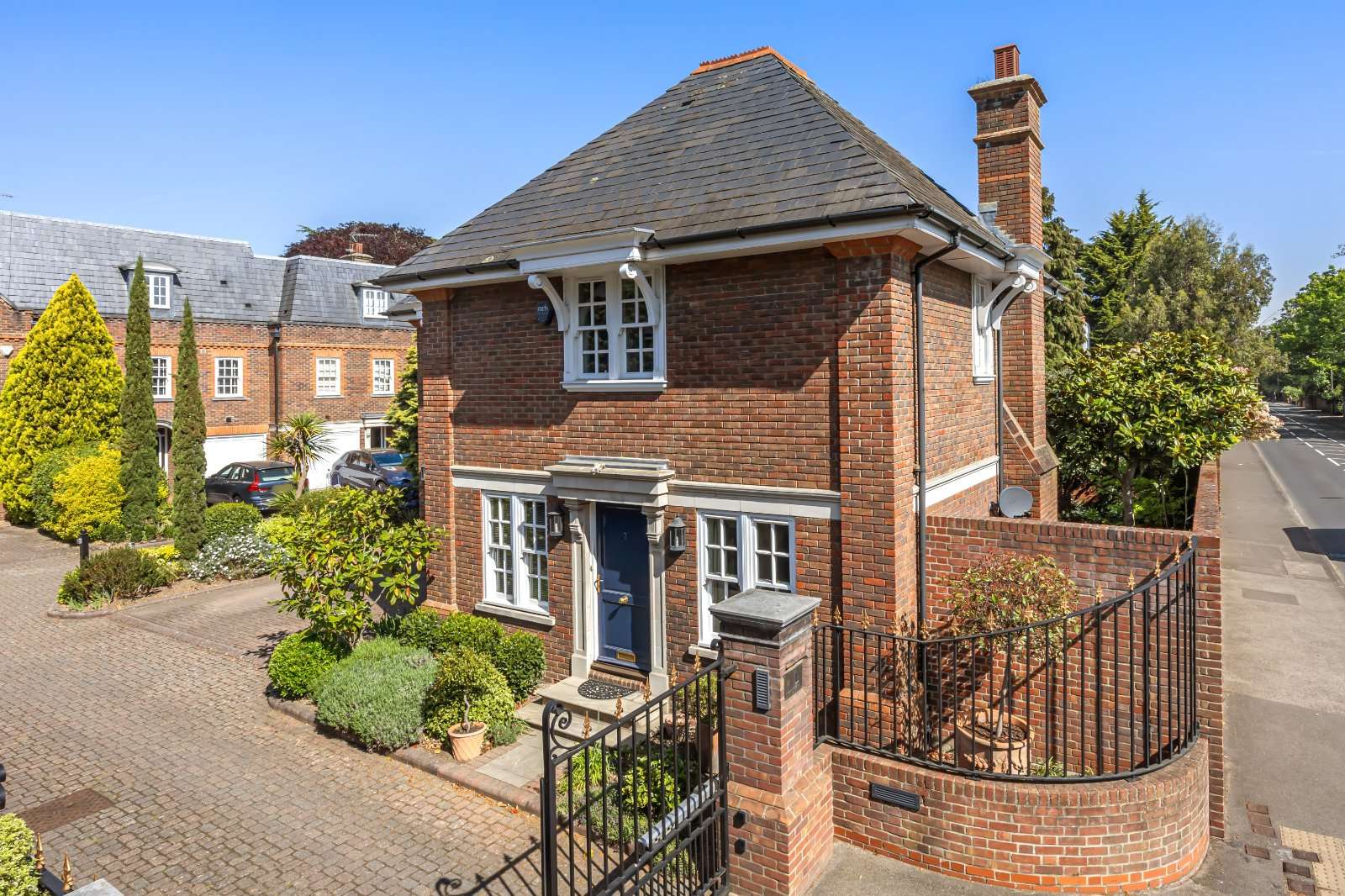 Chartfield Place, Weybridge, Surrey, KT13 9XQ | Property for sale | Savills