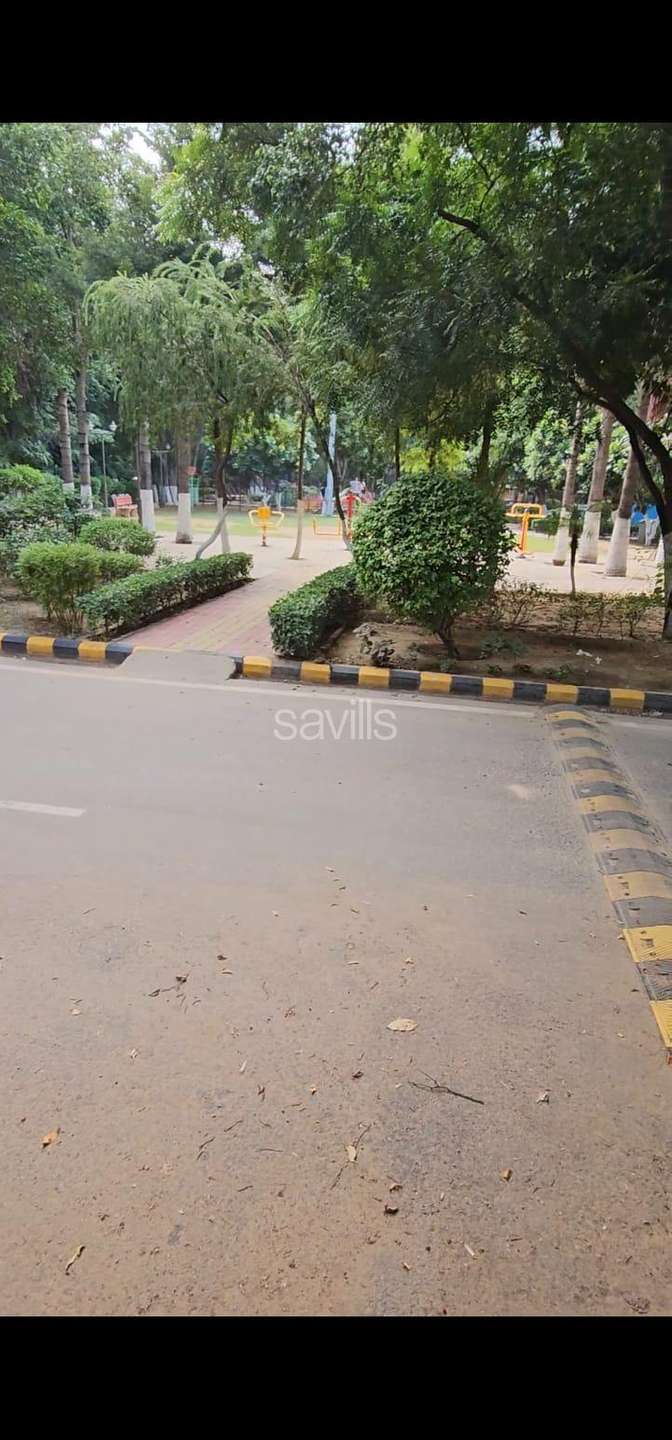 Rare Park-Facing Corner Plot in DLF Garden Villas, DLF Phase 4, DLF ...