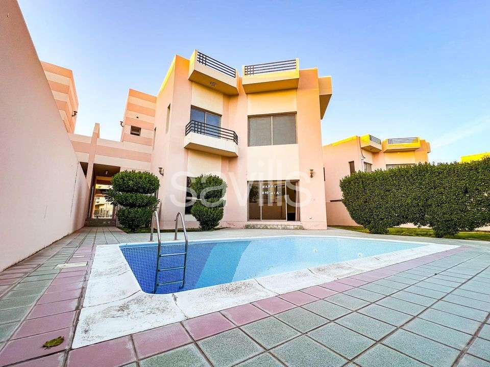Stunning FF 5 Bed Villa with pool and garden, Al Markh, Northern ...