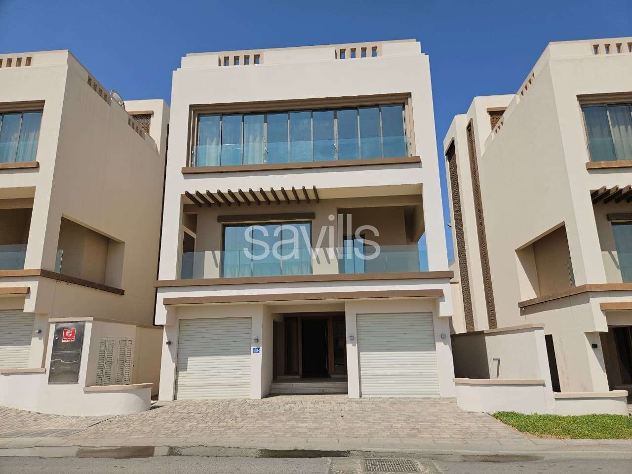 Luxury Modern Semi Furnished Villa Overlooking the Golf Course, Muscat ...