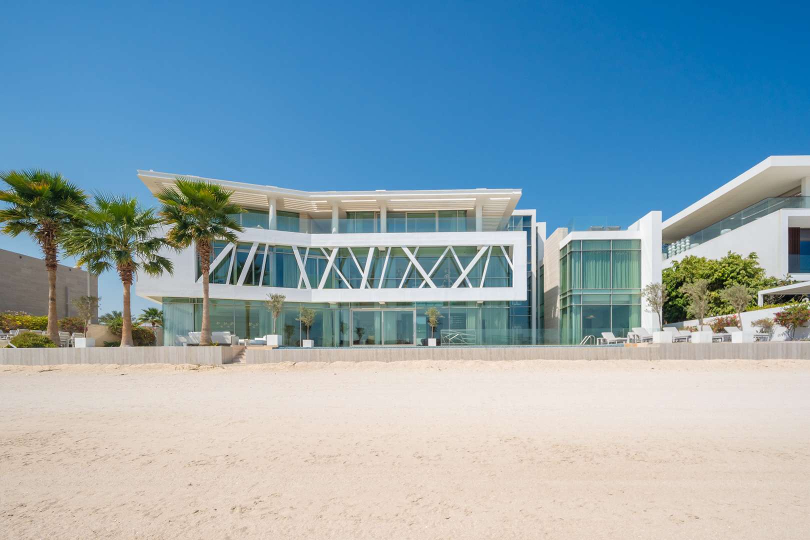 Iconic 10 Bedroom Mega Mansion on Palm Jumeirah’s Billionaire’s Row ...