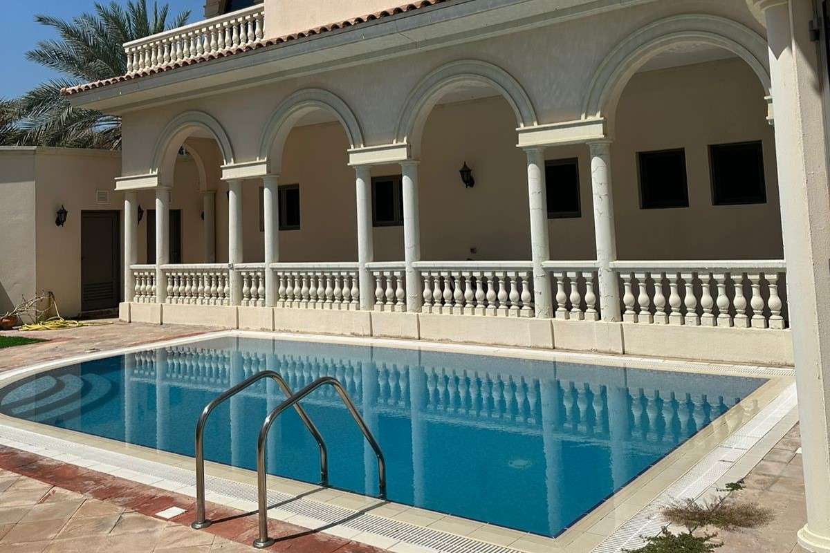 Stunning Waterfront Villa | Exclusive Palm Jumeirah Living, Palm Jumeirah, Signature Villas ...