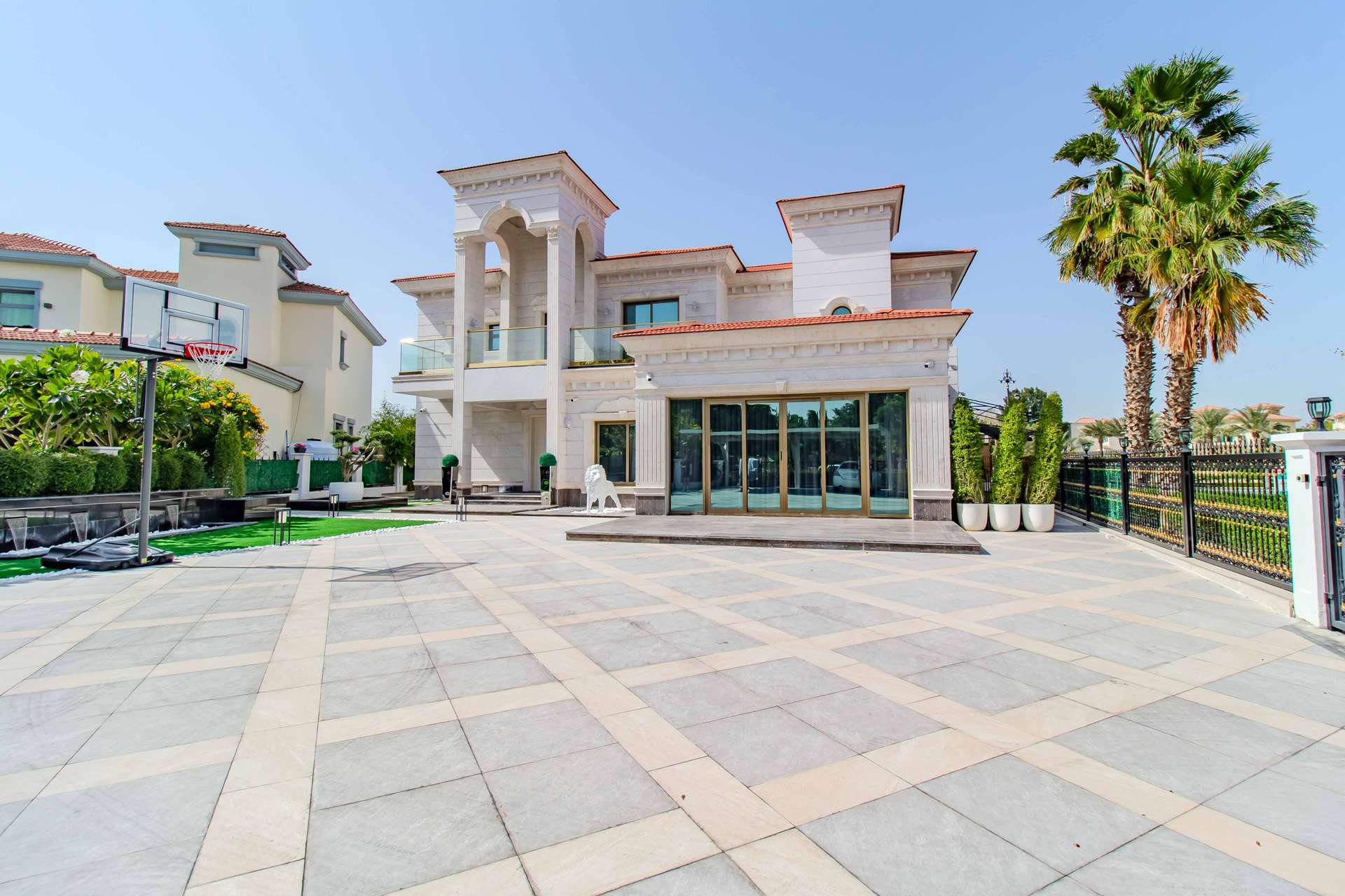 Unfurnished | Spacious Modern Villa | Large Pool, Jumeirah Islands ...