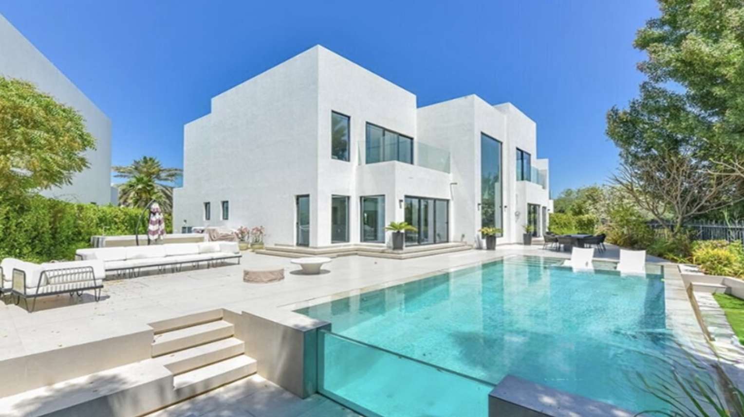 Luxury Villa | Private Lake View | Upgraded Pool, Jumeirah Islands ...